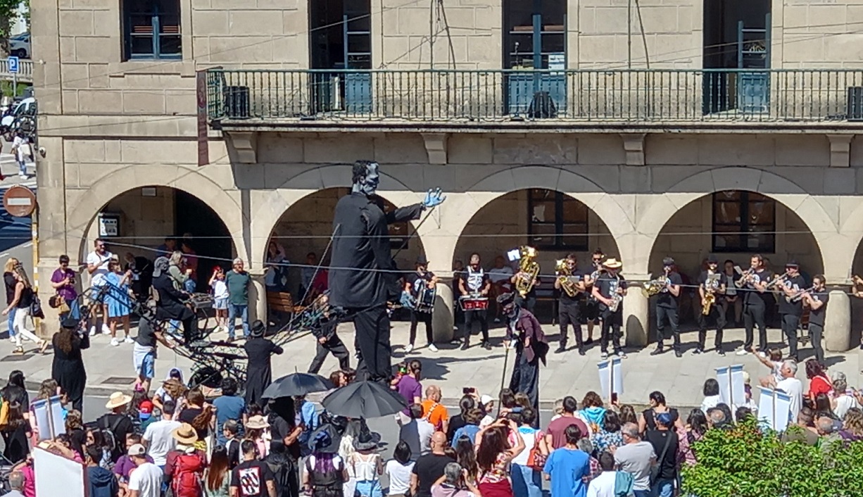 Pakonstein anima a ruada matinal no día grande do Festival ...