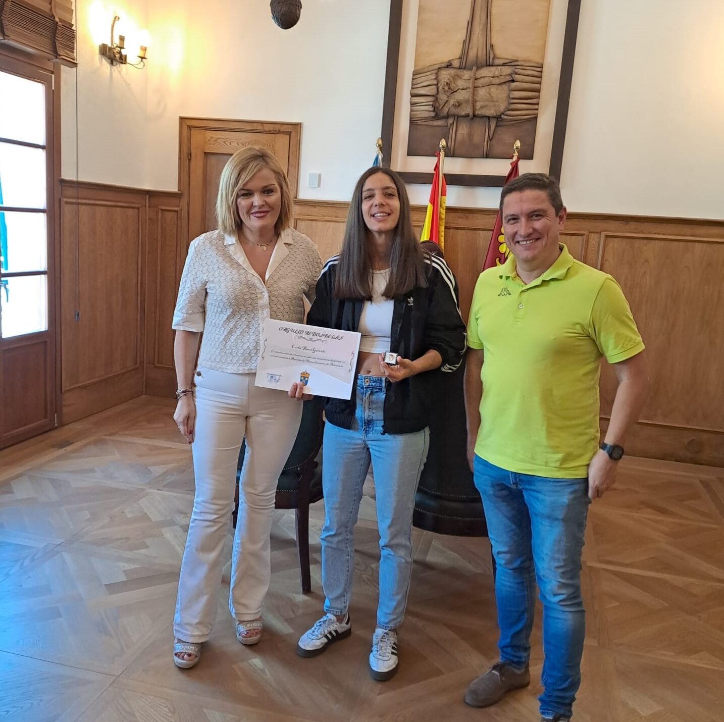 A xogadora de balonmán Carla Rivas recibe o recoñecemento “Orgullo ...