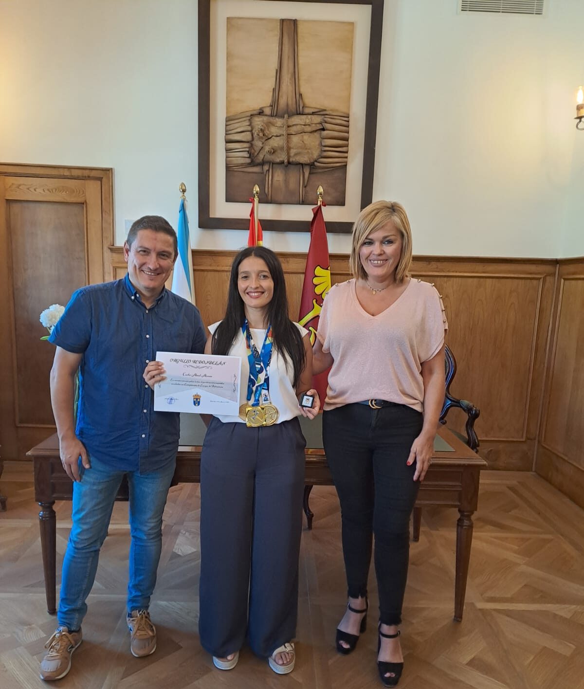 Carla Abad Alonso recibe o recoñecemento “Orgullo redondelán” - Radio ...
